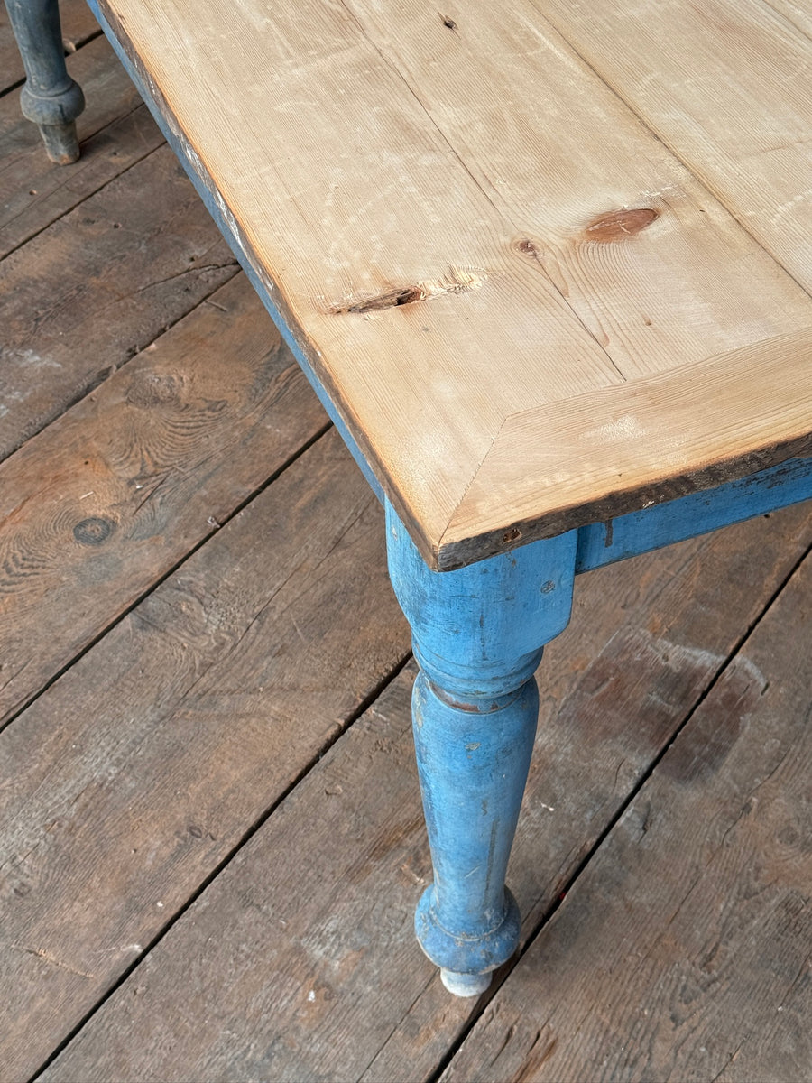 Blue painted table with turned legs – YEW TREE BARN