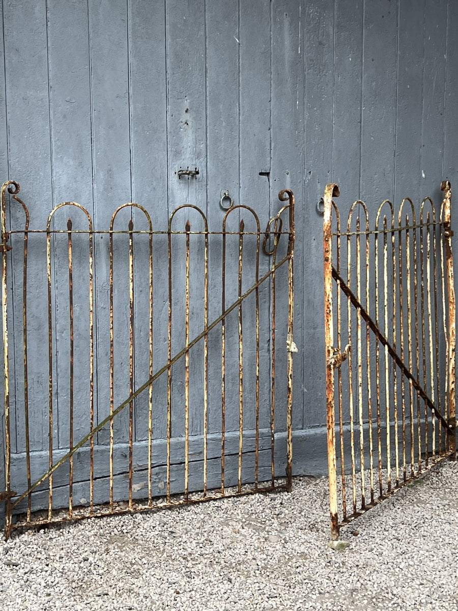 19thC Wrought Iron Hoop Top Gates – YEW TREE BARN
